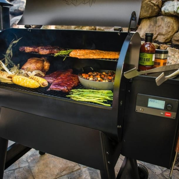 Traeger Pro 780 Blk - Burns Feed Store